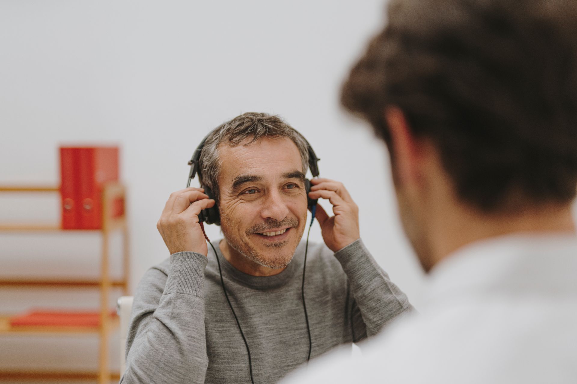 Audiometría y prueba de audición gratuita | GAES MX